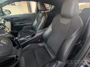 Серый Тойота C-HR 2021 в Рига, объемом двигателя 1.80 л и пробегом 54 тыс. км за 22000 €, фото 7 на AUTOMOTO.COM.LV