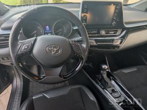 Серый Тойота C-HR 2021 в Рига, объемом двигателя 1.80 л и пробегом 54 тыс. км за 22000 €, фото 8 на AUTOMOTO.COM.LV