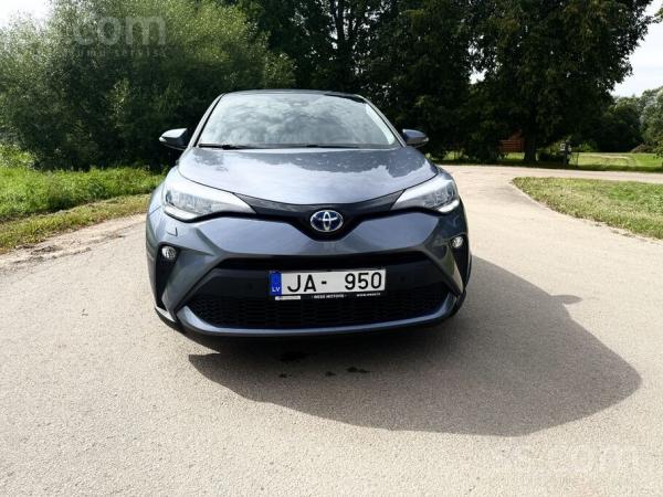 Pelēks Toyota C-HR 2021 Jelgava, ar dzinēja tilpumu 1.80 L un nobraukumu 74 tūkst. km par 18500 €, foto 1 vietnē AUTOMOTO.COM.LV