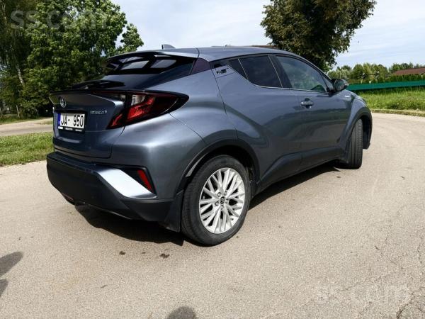 Pelēks Toyota C-HR 2021 Jelgava, ar dzinēja tilpumu 1.80 L un nobraukumu 74 tūkst. km par 18500 €, foto 5 vietnē AUTOMOTO.COM.LV