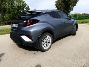 Pelēks Toyota C-HR 2021 Jelgava, ar dzinēja tilpumu 1.80 L un nobraukumu 74 tūkst. km par 18500 €, foto 5 vietnē AUTOMOTO.COM.LV