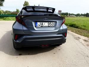 Pelēks Toyota C-HR 2021 Jelgava, ar dzinēja tilpumu 1.80 L un nobraukumu 74 tūkst. km par 18500 €, foto 6 vietnē AUTOMOTO.COM.LV