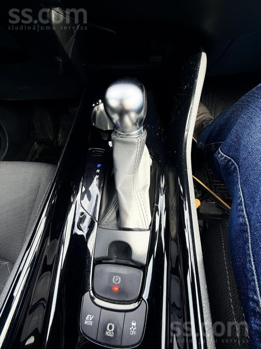 Pelēks Toyota C-HR 2021 Jelgava, ar dzinēja tilpumu 1.80 L un nobraukumu 74 tūkst. km par 18500 €, foto 8 vietnē AUTOMOTO.COM.LV