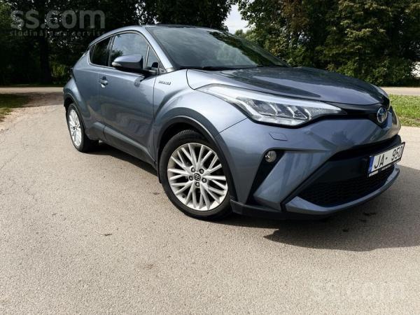 Серый Тойота C-HR 2021 в Елгава, объемом двигателя 1.80 л и пробегом 74 тыс. км за 18500 €, фото 3 на AUTOMOTO.COM.LV
