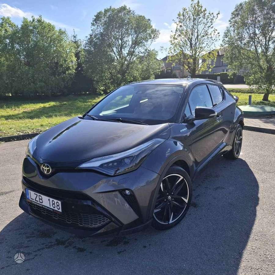 Grey Toyota C-HR 2021 in Kursenai, with an engine capacity of 1.99 L and mileage of 79 thousand km for 24499 €, photo 3 on AUTOMOTO.COM.LV