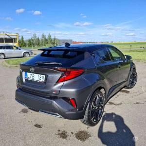 Grey Toyota C-HR 2021 in Kursenai, with an engine capacity of 1.99 L and mileage of 79 thousand km for 24499 €, photo 5 on AUTOMOTO.COM.LV