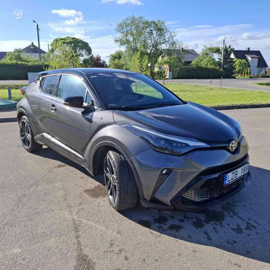 Grey Toyota C-HR 2021 in Kursenai, with an engine capacity of 1.99 L and mileage of 79 thousand km for 24499 €, photo 6 on AUTOMOTO.COM.LV