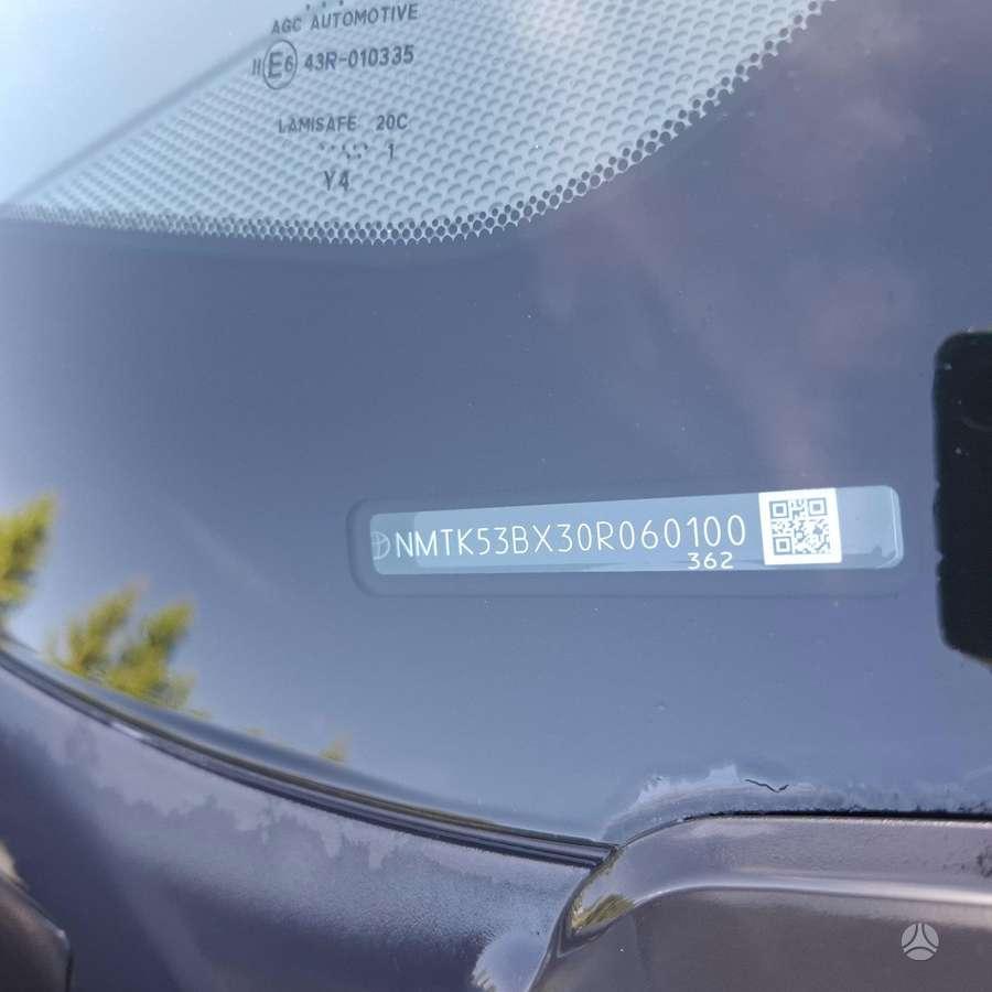 Grey Toyota C-HR 2021 in Kursenai, with an engine capacity of 1.99 L and mileage of 79 thousand km for 24499 €, photo 7 on AUTOMOTO.COM.LV