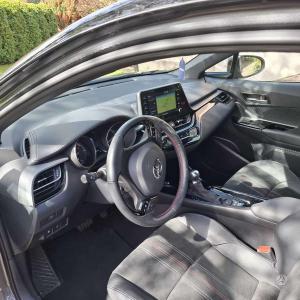 Grey Toyota C-HR 2021 in Kursenai, with an engine capacity of 1.99 L and mileage of 79 thousand km for 24499 €, photo 9 on AUTOMOTO.COM.LV