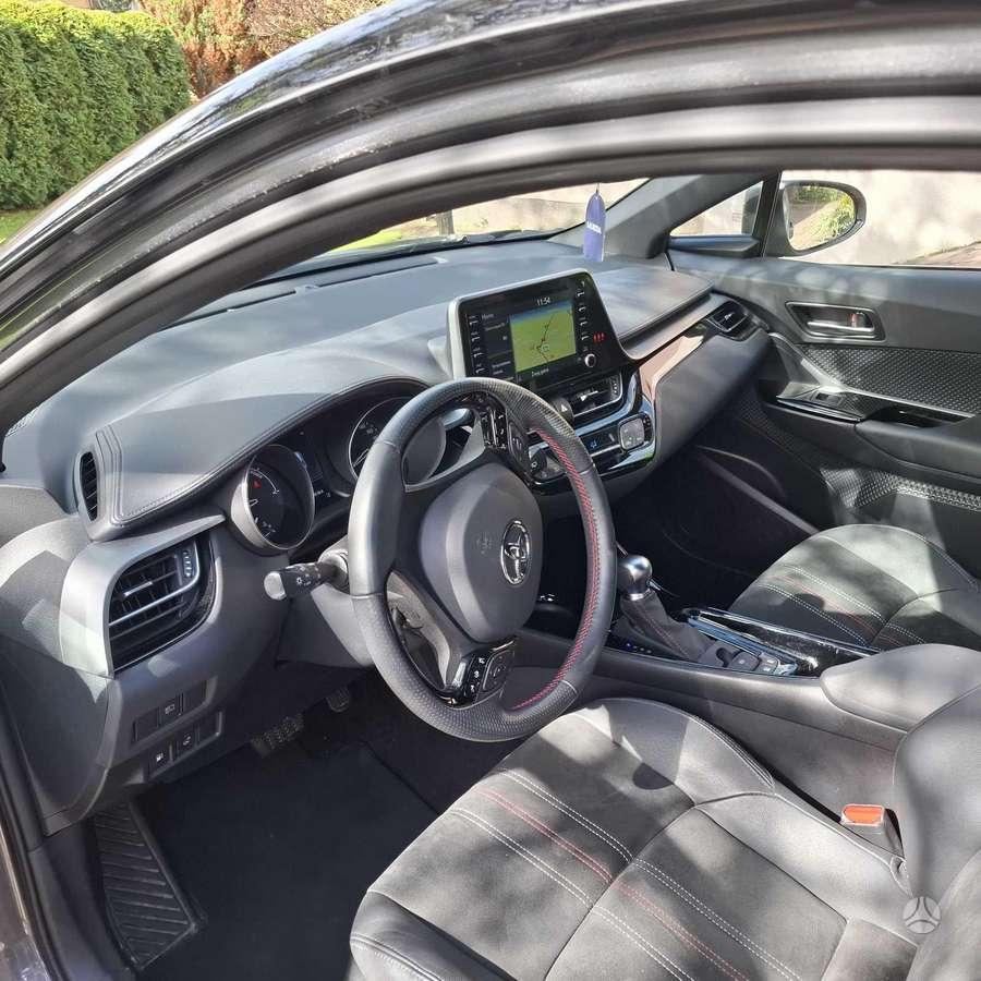 Grey Toyota C-HR 2021 in Kursenai, with an engine capacity of 1.99 L and mileage of 79 thousand km for 24499 €, photo 9 on AUTOMOTO.COM.LV