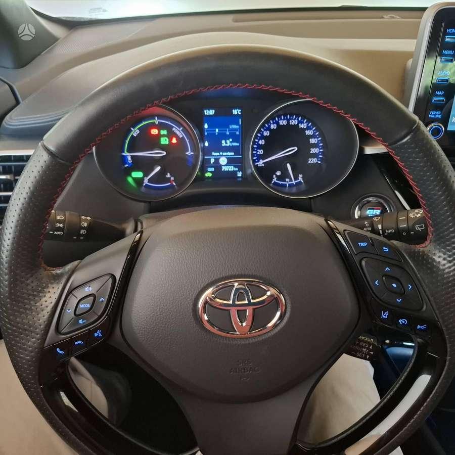 Grey Toyota C-HR 2021 in Kursenai, with an engine capacity of 1.99 L and mileage of 79 thousand km for 24499 €, photo 13 on AUTOMOTO.COM.LV