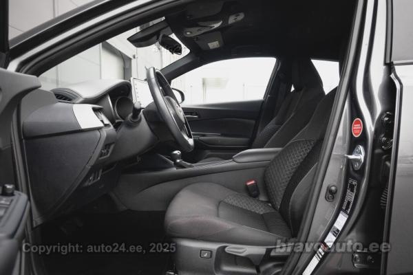 Grey Toyota C-HR 2022 in Tartu, with an engine capacity of 1.80 L and mileage of 75 thousand km for 20400 €, photo 11 on AUTOMOTO.COM.LV