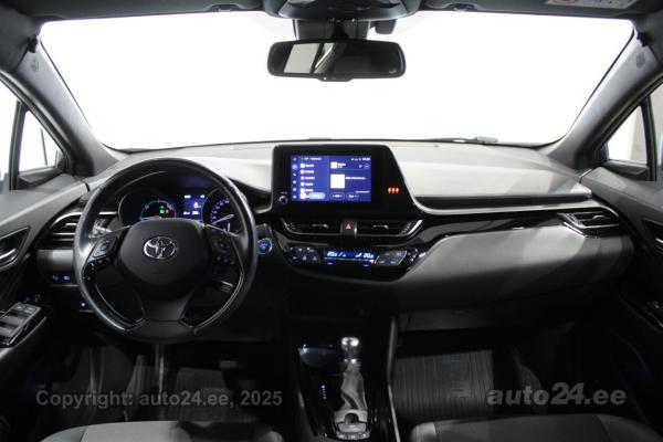 Grey Toyota C-HR 2022 in Tallinn, with an engine capacity of 1.80 L and mileage of 48 thousand km for 22990 €, photo 8 on AUTOMOTO.COM.LV