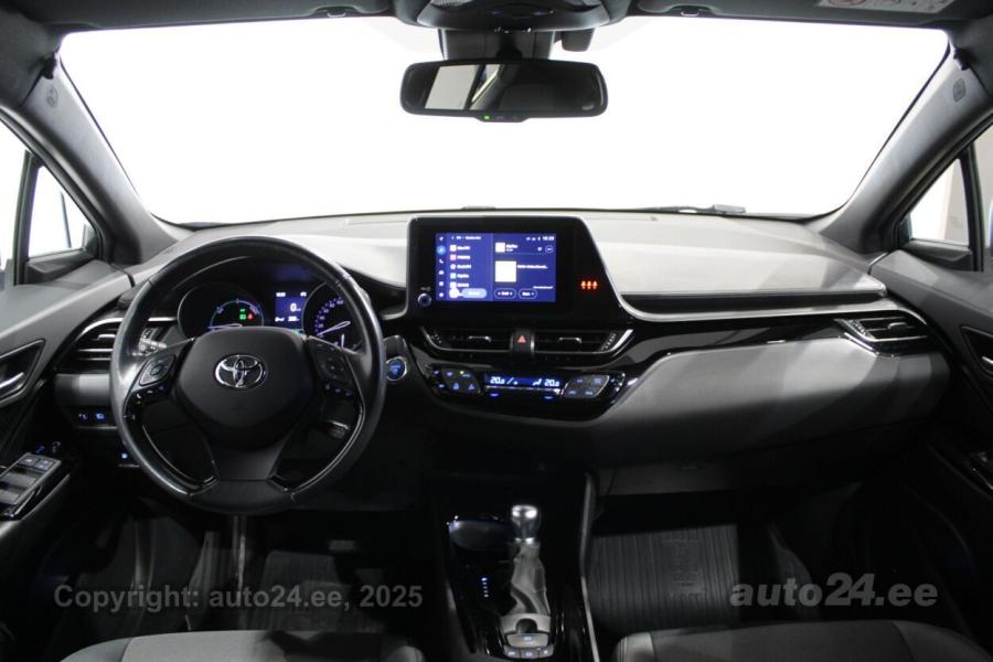 Grey Toyota C-HR 2022 in Tallinn, with an engine capacity of 1.80 L and mileage of 48 thousand km for 22990 €, photo 8 on AUTOMOTO.COM.LV