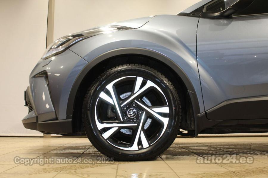 Grey Toyota C-HR 2022 in Tallinn, with an engine capacity of 1.80 L and mileage of 48 thousand km for 22990 €, photo 15 on AUTOMOTO.COM.LV