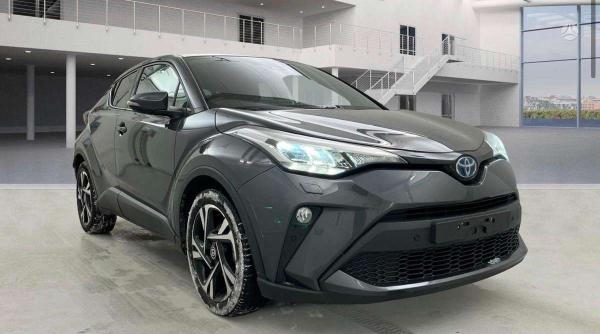 Серый Тойота C-HR 2022 в Вильнюс, объемом двигателя 1.99 л и пробегом 58 тыс. км за 23500 €, фото 2 на AUTOMOTO.COM.LV