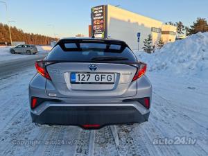 Pelēks Toyota C-HR 2022 Tallina, ar dzinēja tilpumu 1.80 L un nobraukumu 50 tūkst. km par 22100 €, foto 6 vietnē AUTOMOTO.COM.LV