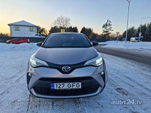 Pelēks Toyota C-HR 2022 Tallina, ar dzinēja tilpumu 1.80 L un nobraukumu 50 tūkst. km par 22100 €, foto 4 vietnē AUTOMOTO.COM.LV