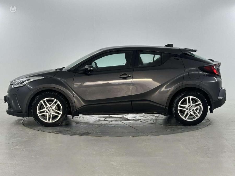 Grey Toyota C-HR 2022 in Vilnius, with an engine capacity of 1.80 L and mileage of 107 thousand km for 20900 €, photo 3 on AUTOMOTO.COM.LV
