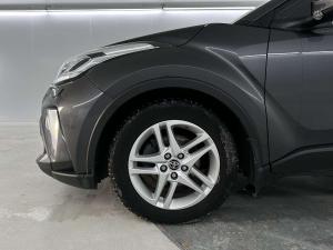 Grey Toyota C-HR 2022 in Vilnius, with an engine capacity of 1.80 L and mileage of 107 thousand km for 20900 €, photo 15 on AUTOMOTO.COM.LV