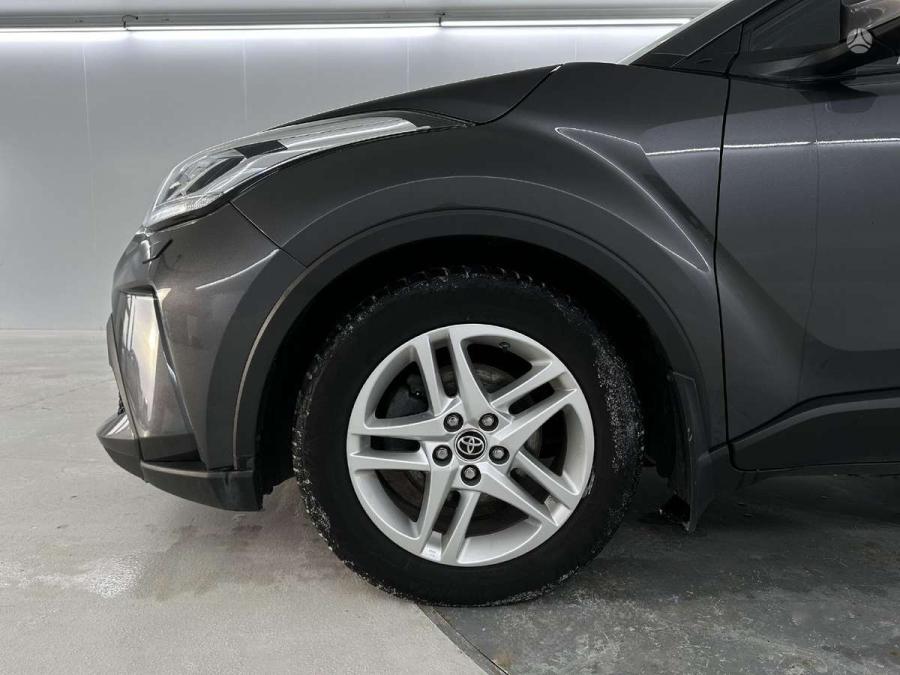 Grey Toyota C-HR 2022 in Vilnius, with an engine capacity of 1.80 L and mileage of 107 thousand km for 20900 €, photo 15 on AUTOMOTO.COM.LV