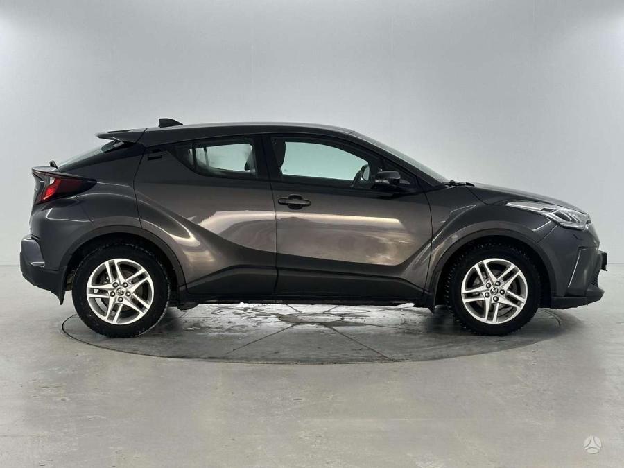 Grey Toyota C-HR 2022 in Vilnius, with an engine capacity of 1.80 L and mileage of 107 thousand km for 20900 €, photo 16 on AUTOMOTO.COM.LV