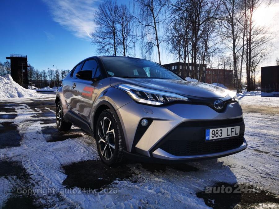 Серый Тойота C-HR 2022 в Таллин, объемом двигателя 1.80 л и пробегом 50 тыс. км за 23950 €, фото 2 на AUTOMOTO.COM.LV
