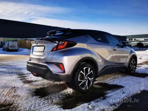 Pelēks Toyota C-HR 2022 Tallina, ar dzinēja tilpumu 1.80 L un nobraukumu 50 tūkst. km par 23950 €, foto 4 vietnē AUTOMOTO.COM.LV