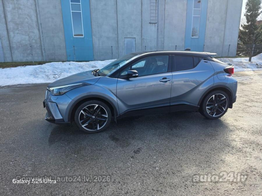 Pelēks Toyota C-HR 2022 Tallina, ar dzinēja tilpumu 1.80 L un nobraukumu 38 tūkst. km par 24500 €, foto 3 vietnē AUTOMOTO.COM.LV