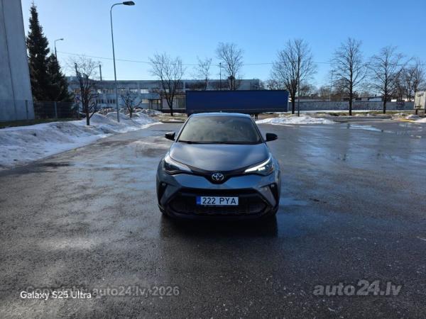 Grey Toyota C-HR 2022 in Tallinn, with an engine capacity of 1.80 L and mileage of 38 thousand km for 24500 €, photo 3 on AUTOMOTO.COM.LV