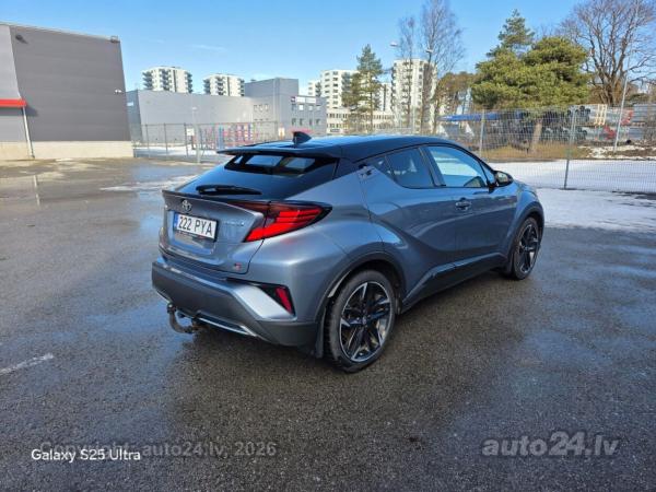 Grey Toyota C-HR 2022 in Tallinn, with an engine capacity of 1.80 L and mileage of 38 thousand km for 24500 €, photo 5 on AUTOMOTO.COM.LV