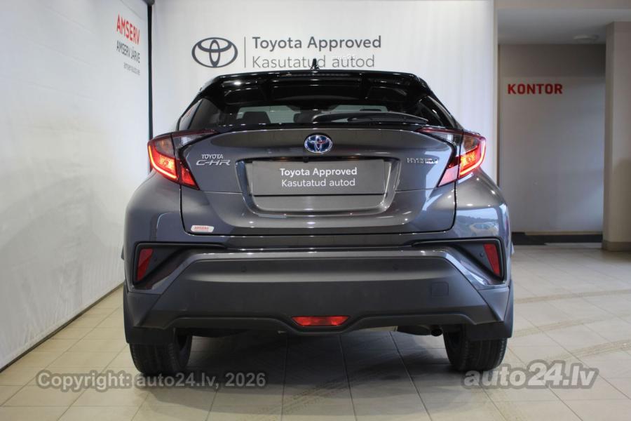 Серый Тойота C-HR 2022 в Таллин, объемом двигателя 1.80 л и пробегом 31 тыс. км за 22990 €, фото 5 на AUTOMOTO.COM.LV