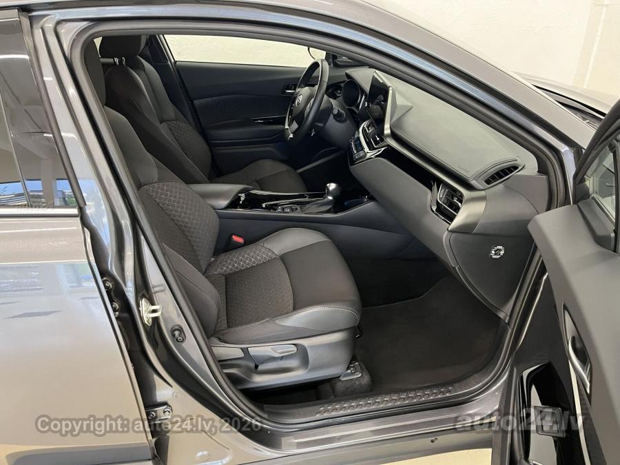 Pelēks Toyota C-HR 2022 Rakvere, ar dzinēja tilpumu 1.80 L un nobraukumu 59 tūkst. km par 22990 €, foto 6 vietnē AUTOMOTO.COM.LV
