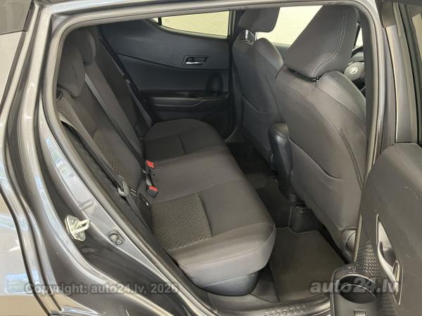 Pelēks Toyota C-HR 2022 Rakvere, ar dzinēja tilpumu 1.80 L un nobraukumu 59 tūkst. km par 22990 €, foto 6 vietnē AUTOMOTO.COM.LV