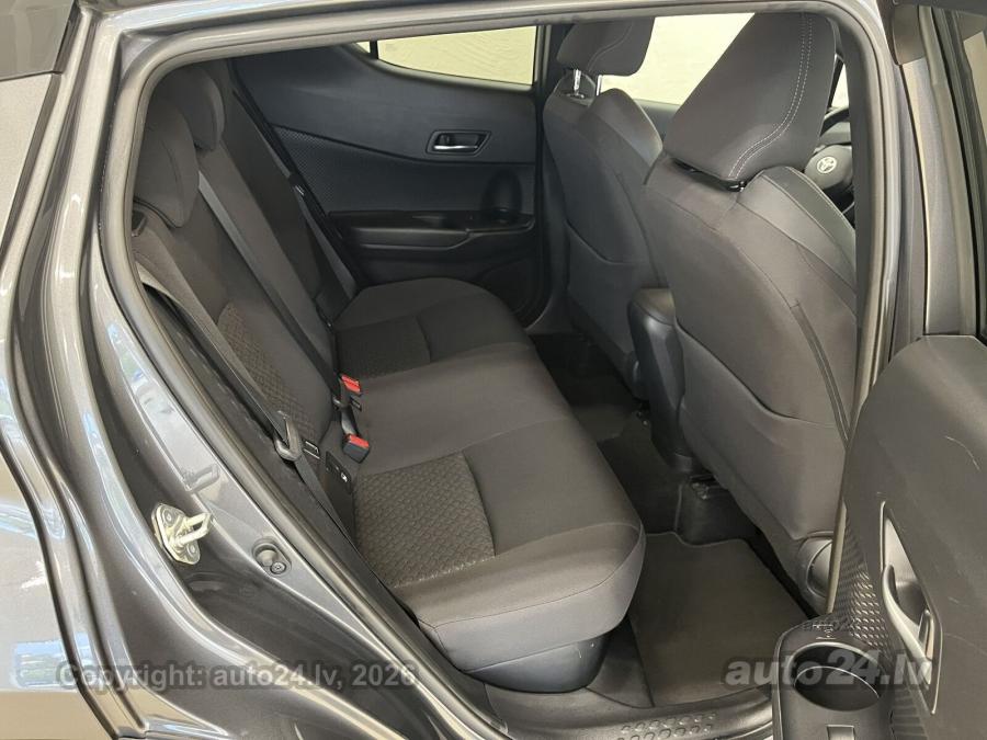 Pelēks Toyota C-HR 2022 Rakvere, ar dzinēja tilpumu 1.80 L un nobraukumu 59 tūkst. km par 22990 €, foto 7 vietnē AUTOMOTO.COM.LV
