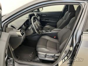 Pelēks Toyota C-HR 2022 Rakvere, ar dzinēja tilpumu 1.80 L un nobraukumu 59 tūkst. km par 22990 €, foto 14 vietnē AUTOMOTO.COM.LV