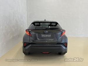 Pelēks Toyota C-HR 2022 Rakvere, ar dzinēja tilpumu 1.80 L un nobraukumu 59 tūkst. km par 22990 €, foto 18 vietnē AUTOMOTO.COM.LV