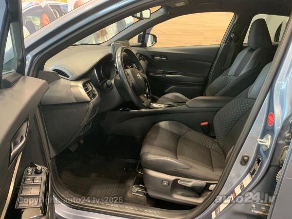 Pelēks Toyota C-HR 2022 Rakvere, ar dzinēja tilpumu 1.80 L un nobraukumu 79 tūkst. km par 21500 €, foto 5 vietnē AUTOMOTO.COM.LV