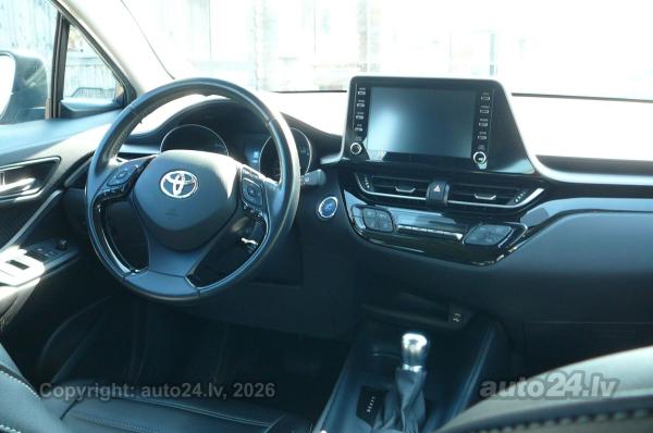 Grey Toyota C-HR 2022 in Johvi, with an engine capacity of 1.80 L and mileage of 107 thousand km for 21000 €, photo 3 on AUTOMOTO.COM.LV