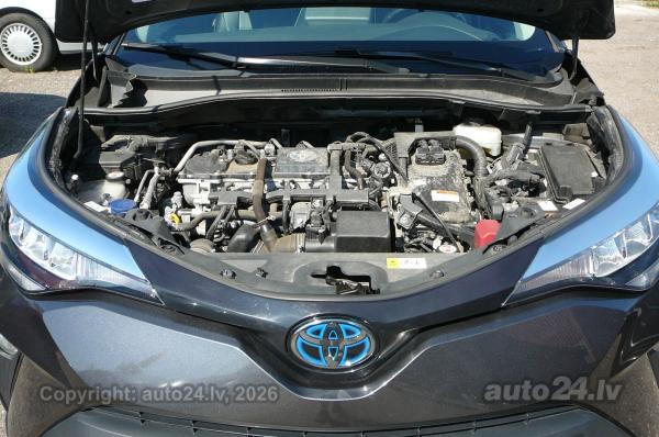 Grey Toyota C-HR 2022 in Johvi, with an engine capacity of 1.80 L and mileage of 107 thousand km for 21000 €, photo 5 on AUTOMOTO.COM.LV