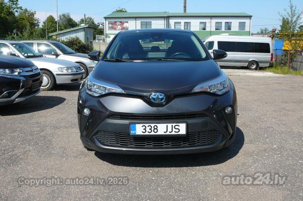 Grey Toyota C-HR 2022 in Johvi, with an engine capacity of 1.80 L and mileage of 107 thousand km for 21000 €, photo 7 on AUTOMOTO.COM.LV