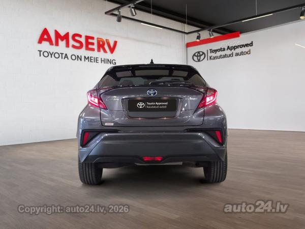 Grey Toyota C-HR 2022 in Tallinn, with an engine capacity of 1.80 L and mileage of 105 thousand km for 21490 €, photo 3 on AUTOMOTO.COM.LV