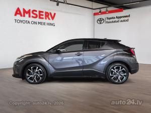 Серый Тойота C-HR 2022 в Таллин, объемом двигателя 1.80 л и пробегом 105 тыс. км за 21490 €, фото 3 на AUTOMOTO.COM.LV