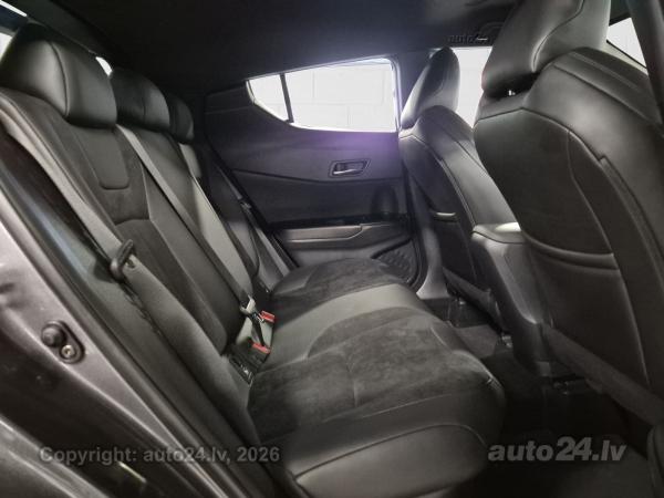 Pelēks Toyota C-HR 2022 Tallina, ar dzinēja tilpumu 1.80 L un nobraukumu 105 tūkst. km par 21490 €, foto 6 vietnē AUTOMOTO.COM.LV