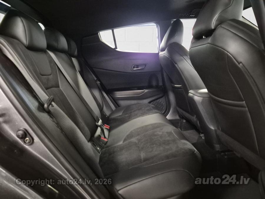 Серый Тойота C-HR 2022 в Таллин, объемом двигателя 1.80 л и пробегом 105 тыс. км за 21490 €, фото 7 на AUTOMOTO.COM.LV