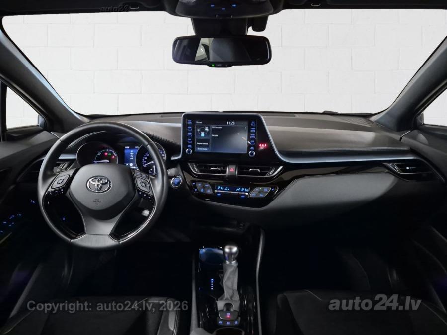 Серый Тойота C-HR 2022 в Таллин, объемом двигателя 1.80 л и пробегом 105 тыс. км за 21490 €, фото 8 на AUTOMOTO.COM.LV