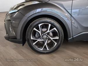 Серый Тойота C-HR 2022 в Таллин, объемом двигателя 1.80 л и пробегом 105 тыс. км за 21490 €, фото 15 на AUTOMOTO.COM.LV