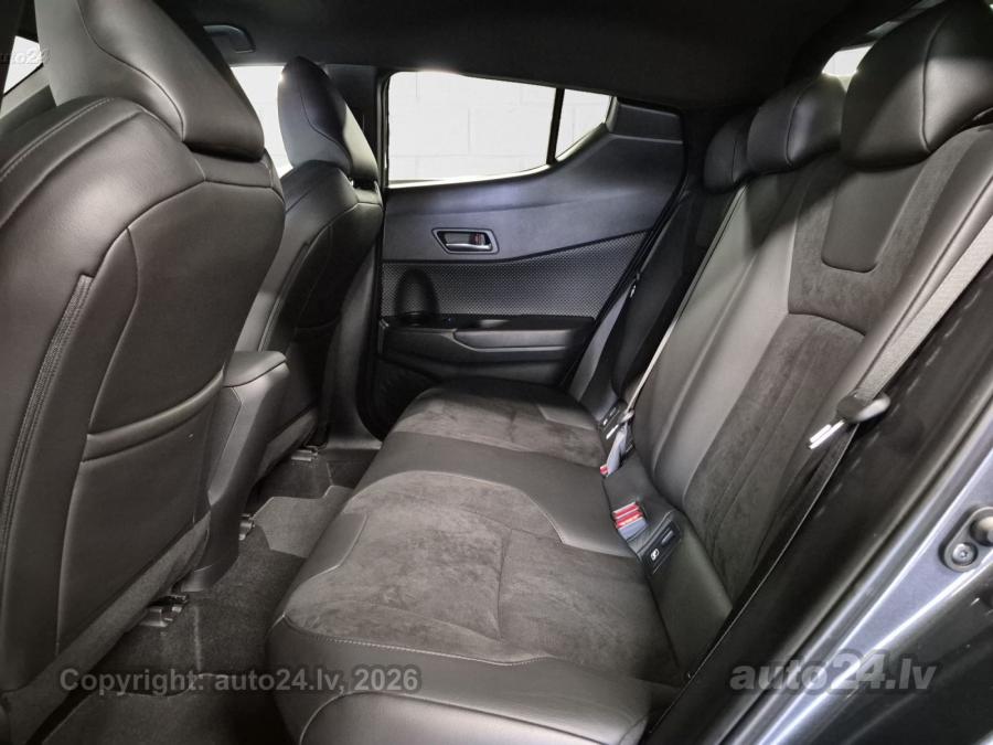 Серый Тойота C-HR 2022 в Таллин, объемом двигателя 1.80 л и пробегом 105 тыс. км за 21490 €, фото 18 на AUTOMOTO.COM.LV