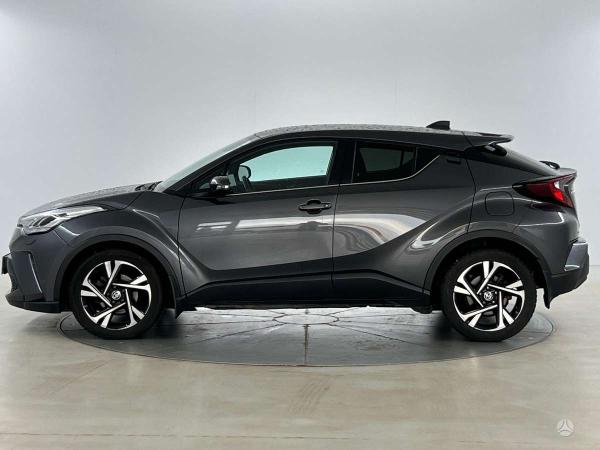 Серый Тойота C-HR 2022 в Вильнюс, объемом двигателя 1.80 л и пробегом 72 тыс. км за 23900 €, фото 3 на AUTOMOTO.COM.LV