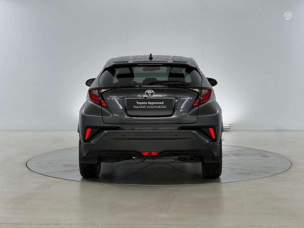 Серый Тойота C-HR 2022 в Вильнюс, объемом двигателя 1.80 л и пробегом 72 тыс. км за 23900 €, фото 4 на AUTOMOTO.COM.LV